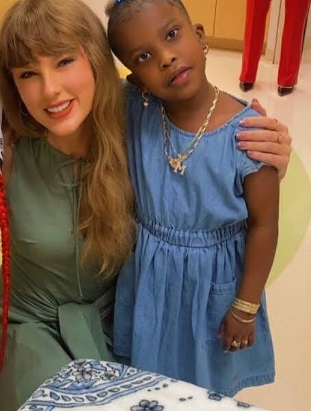 Taylor Swift’s Holiday Kindness Goes Viral After Secret Donations to ...